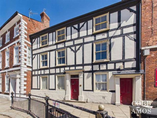 4 Bedroom Studio Flat