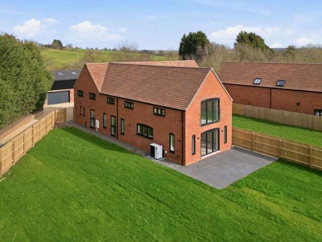 4 Bedroom Studio Flat
