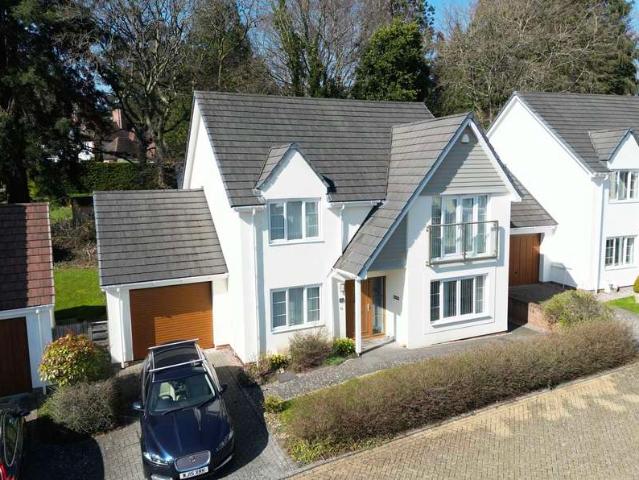 4 Bedroom Studio Flat