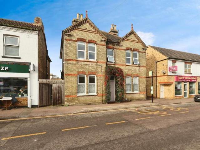 4 Bedroom Studio Flat