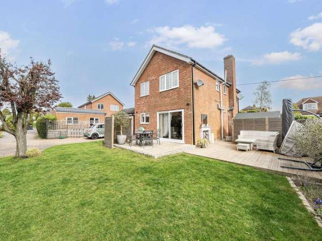 4 Bedroom Studio Flat