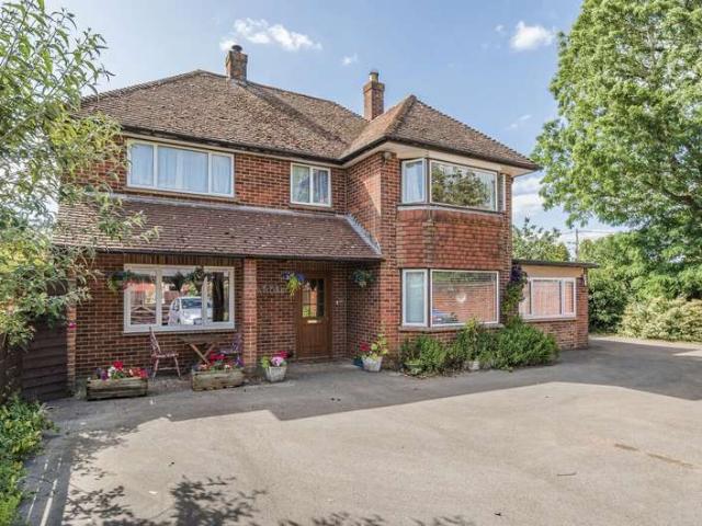 4 Bedroom Studio Flat