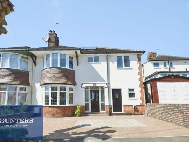 4 Bedroom Studio Flat