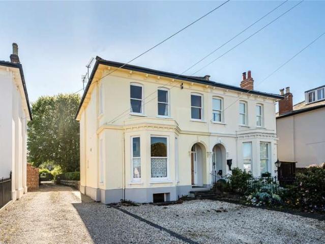 4 Bedroom Studio Flat