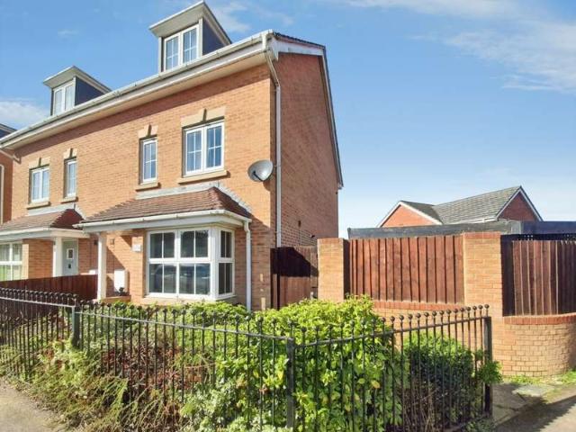 4 Bedroom Studio Flat
