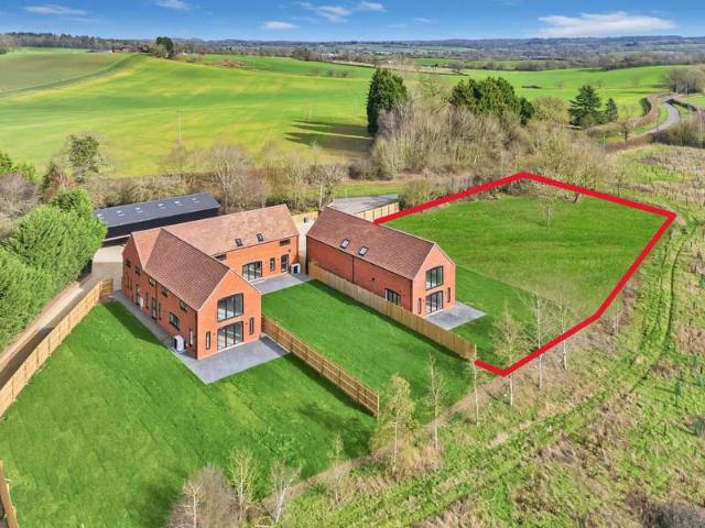 4 Bedroom Studio Flat