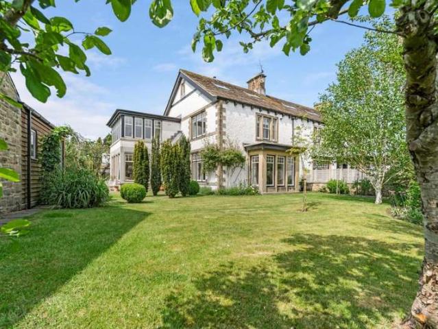 4 Bedroom Studio Flat