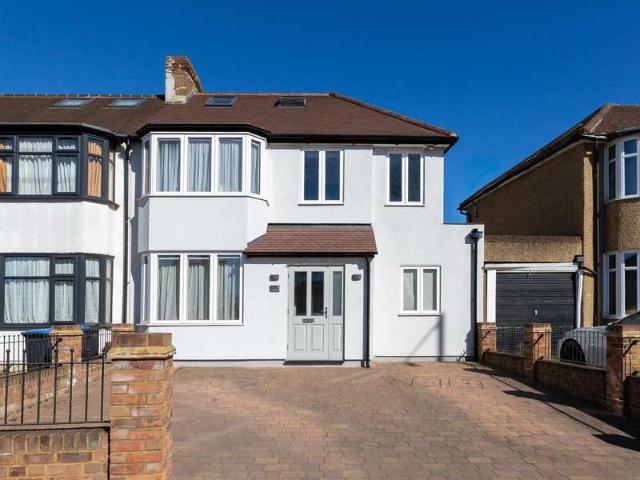 4 Bedroom Studio Flat