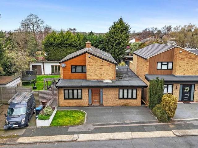 4 Bedroom Studio Flat