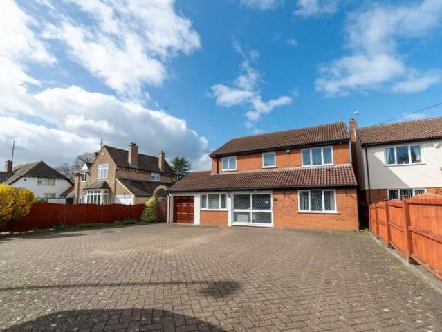 4 Bedroom Studio Flat