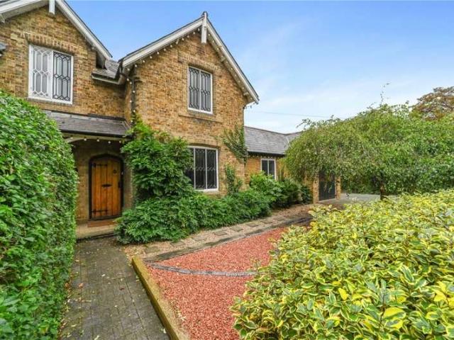 4 Bedroom Studio Flat