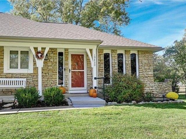 4 bedroom, Stilwell KS 66085 LS95740683
