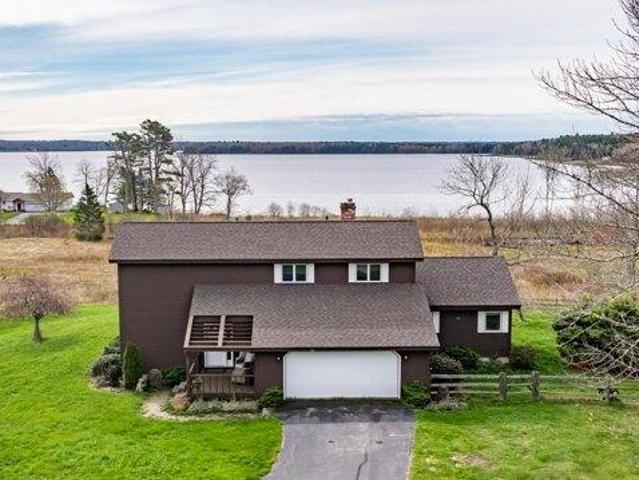4 bedroom, Stockton Springs ME 04981 105108858