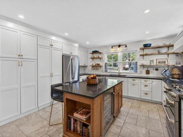4 bedroom, Stoneham MA 02180 104543991