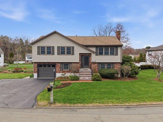 4 bedroom, Stoneham MA 02180 LS102824185