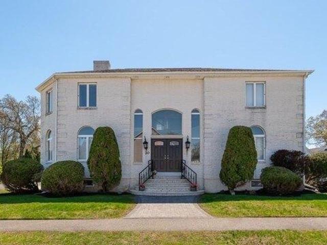 4 bedroom, Stoneham MA 02180 LS102346804