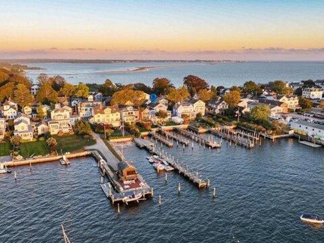 4 bedroom, Stonington CT 06378 105122945