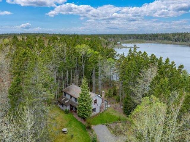 4 bedroom, Stonington ME 04681 104835624