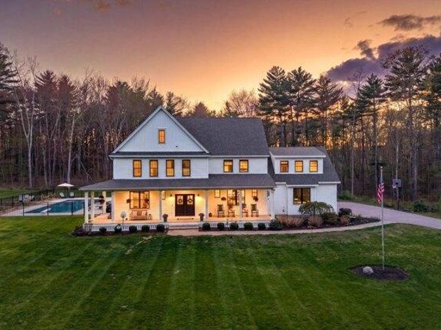 4 bedroom, Stratham NH 03885 103188050