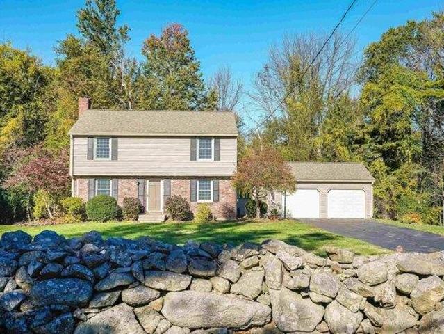4 bedroom, Stratham NH 03885 LS102061649