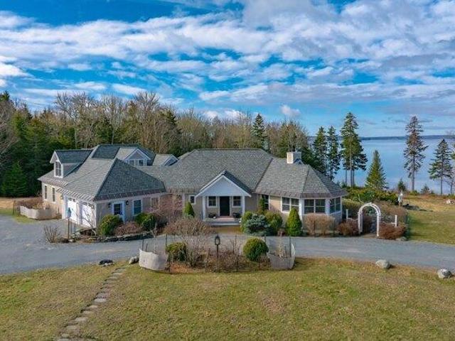 4 bedroom, Surry ME 04684 LS102444081