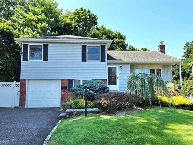 4 bedroom, Syosset NY 11791 104922378