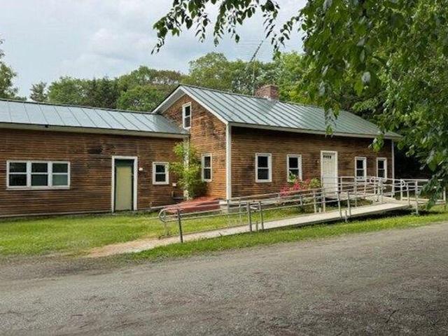 4 bedroom, Poultney VT 05764 104788079