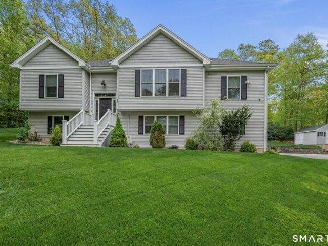 4 bedroom, Portland CT 06480 LS102595525