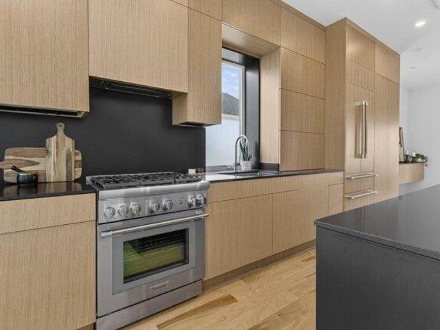 4 bedroom, Portland ME 04102 104922255