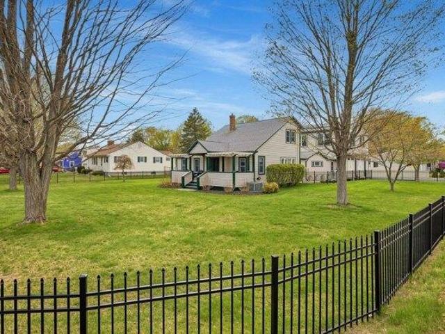 4 bedroom, Portsmouth NH 03801 LS102668415