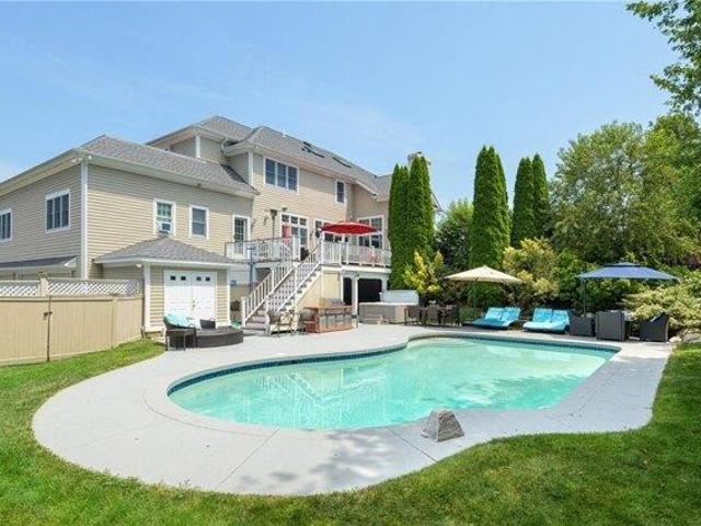 4 bedroom, Portsmouth RI 02871 103968156