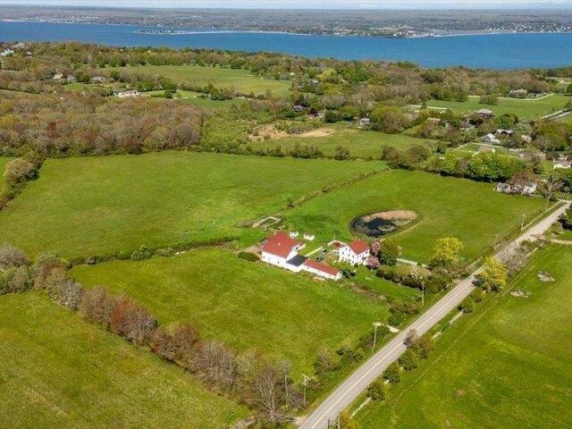 4 bedroom, Portsmouth RI 02871 105127118