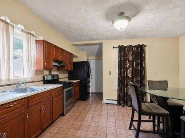 4 bedroom, Paterson NJ 07514 105172334