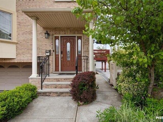 4 bedroom, Palisades Park NJ 07650 102761855