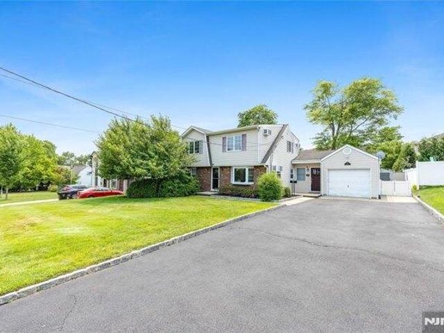 4 bedroom, Paramus NJ 07652 104836041