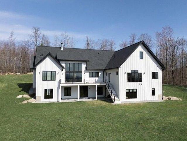 4 bedroom, Peterborough NH 03458 102062047