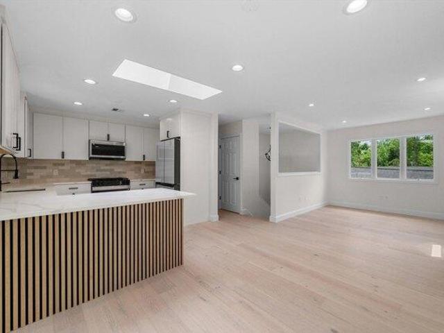 4 bedroom, Peabody MA 01960 103442280