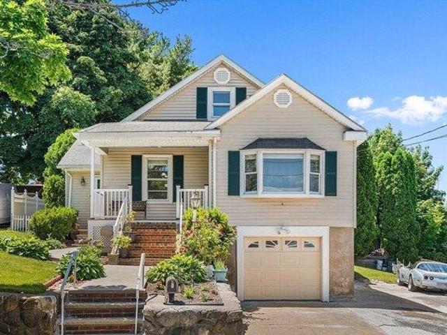 4 bedroom, Peabody MA 01960 104078634