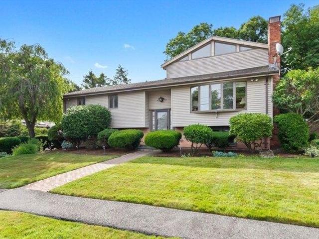 4 bedroom, Peabody MA 01960 104236659