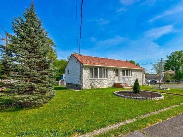 4 bedroom, Peabody MA 01960 105141110