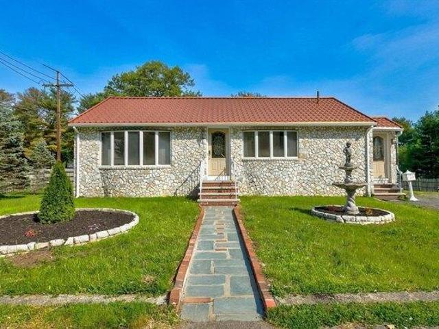 4 bedroom, Peabody MA 01960 LS102723935