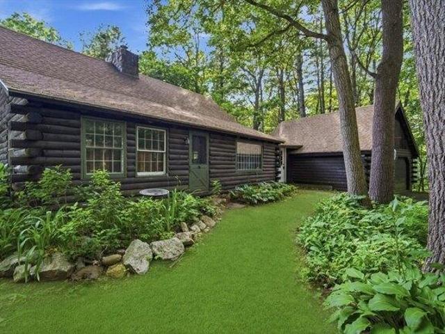 4 bedroom, Pelham MA 01002 104477550