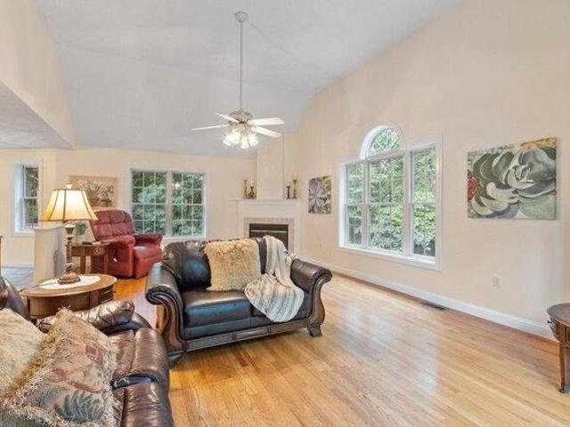 4 bedroom, Pelham NH 03076 104442707