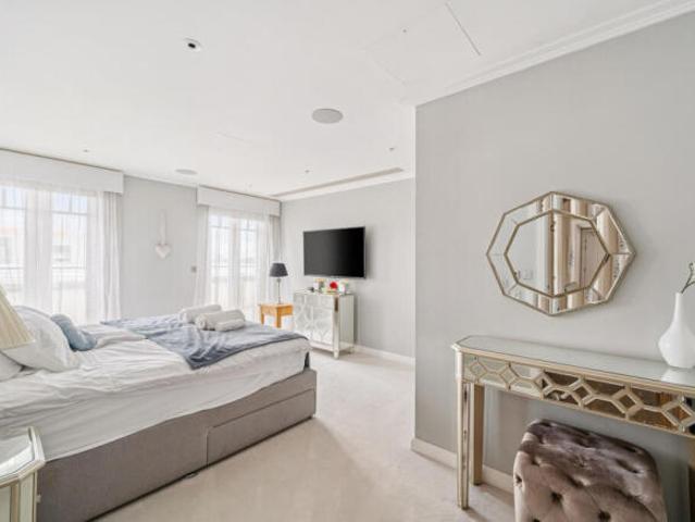 4 bedroom penthouse for rent in Carnwath Road, London, SW6