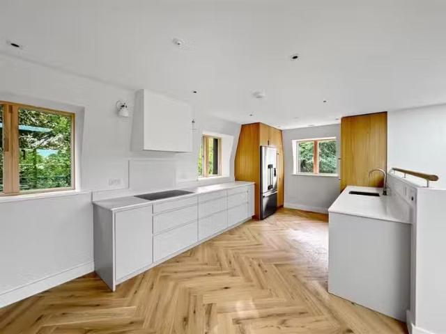 4 bedroom penthouse for rent in Flat 5, Hills Road, Cambridge.