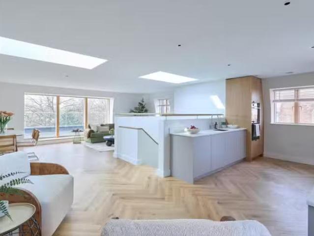 4 bedroom penthouse for rent in Flat 6, Hills Road, Cambridge.