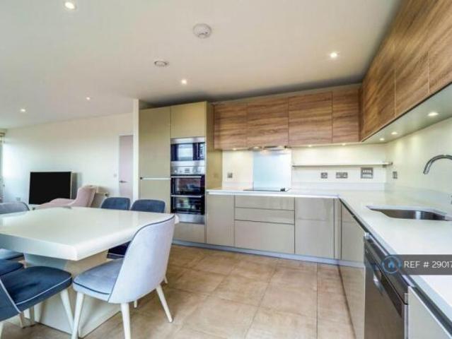 4 bedroom penthouse for rent in Rosenburg Road, London, W3
