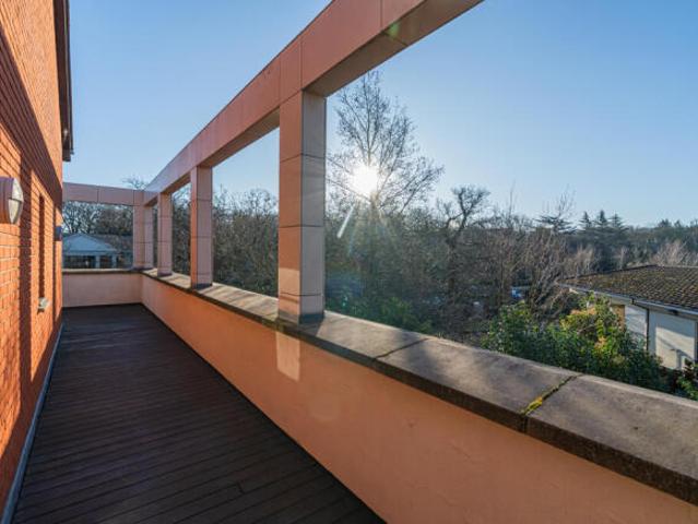 4 bedroom penthouse for sale in Allingham Court 44 The Bishops Avenue, Hampstead, London, N2