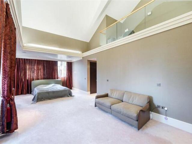 4 bedroom penthouse for sale in The Bishops Avenue, London, N2