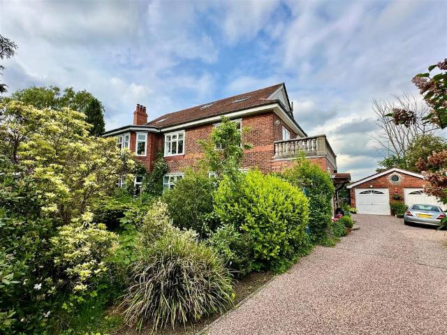 4 bedroom maisonette for sale